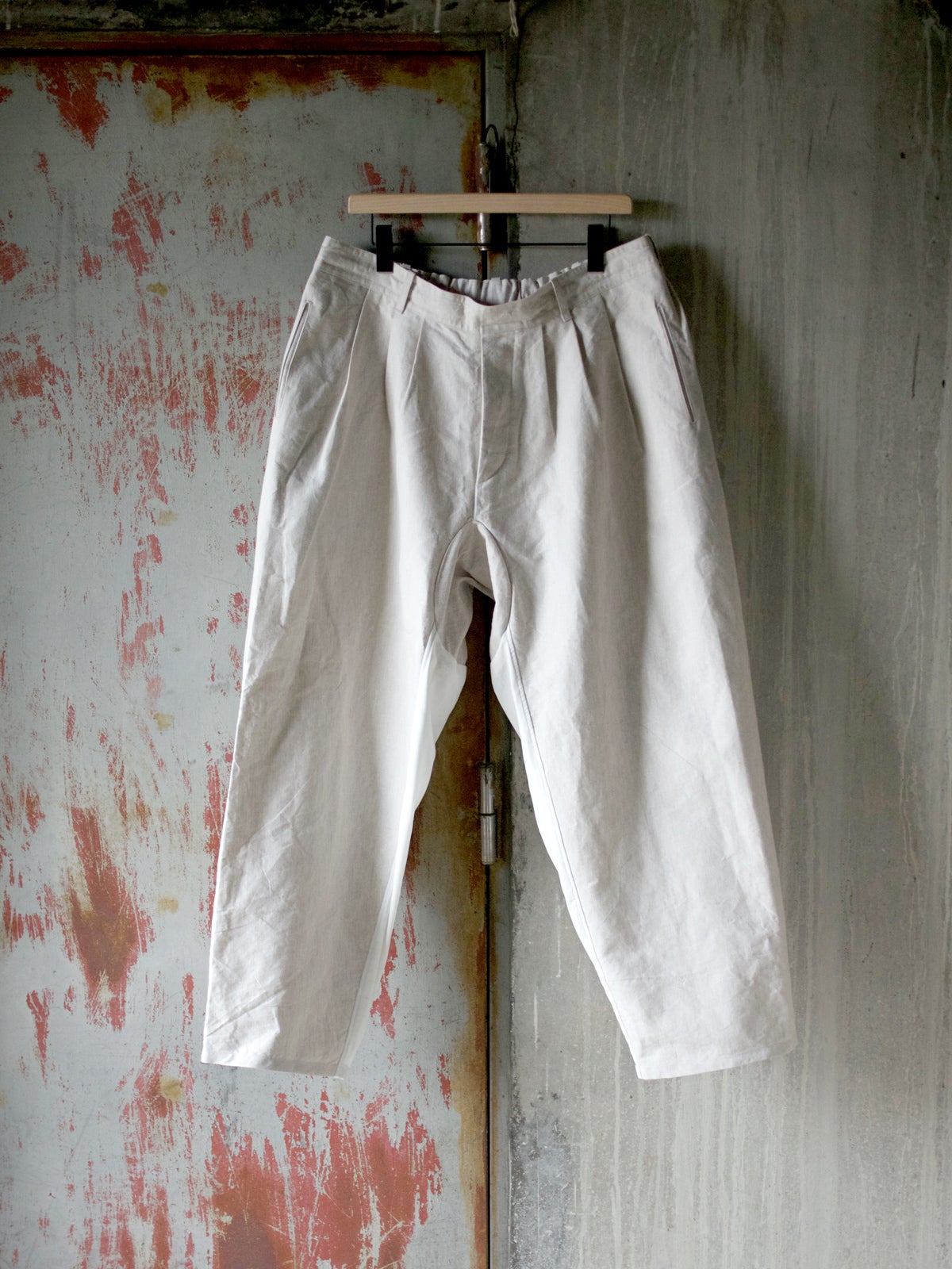 'JAN' THREE-TUCK CIRCULAR CROTCH WIDE PANTS - WASHI LINEN 1.0.0 ...